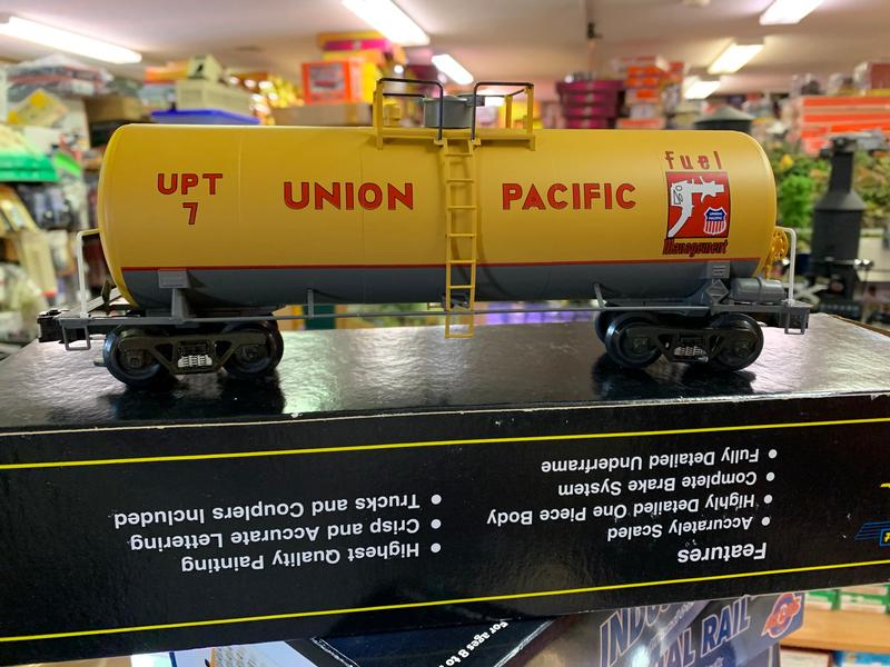 UP7 WEAVER MODELS 40' MODERN TANK CAR UNION PACIFIC 3-RAIL DIECAST TRUCKS
